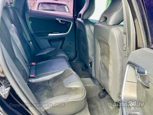 Black Volvo XC60 2017 in Tallinn, with an engine capacity of 2.40 L and mileage of 268 thousand km for 10999 €, photo 18 on AUTOMOTO.COM.LV