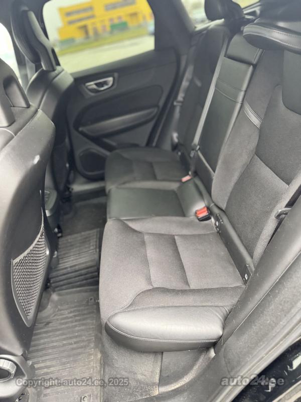 Black Volvo XC60 2018 in Tartu, with an engine capacity of 2.00 L and mileage of 152 thousand km for 22999 €, photo 11 on AUTOMOTO.COM.LV