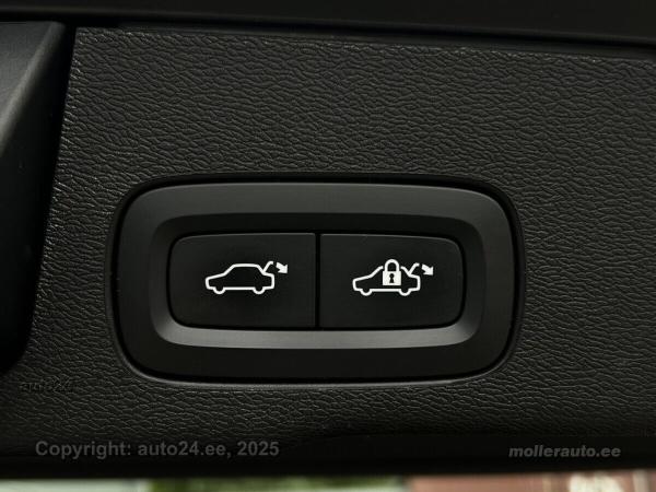Black Volvo XC60 2018 in Parnu, with an engine capacity of 2.00 L and mileage of 163 thousand km for 23900 €, photo 11 on AUTOMOTO.COM.LV