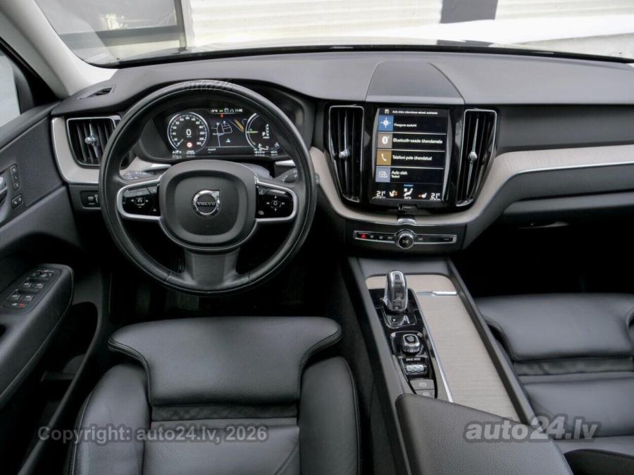 Black Volvo XC60 2018 in Tallinn, with an engine capacity of 2.00 L and mileage of 163 thousand km for 27900 €, photo 7 on AUTOMOTO.COM.LV