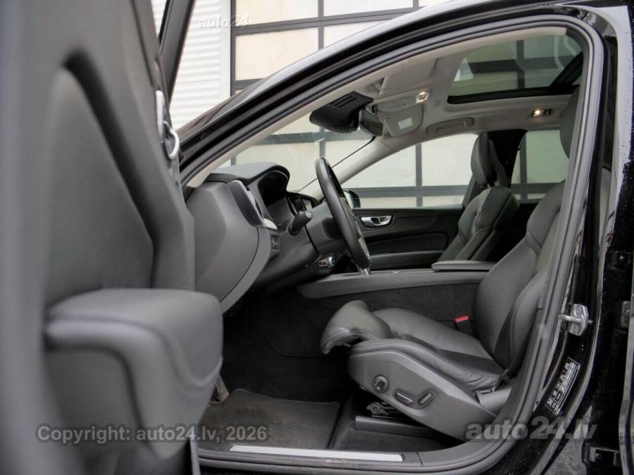 Black Volvo XC60 2018 in Tallinn, with an engine capacity of 2.00 L and mileage of 163 thousand km for 27900 €, photo 9 on AUTOMOTO.COM.LV