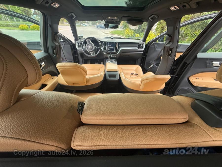 Melns Volvo XC60 2018 Tallina, ar dzinēja tilpumu 2.00 L un nobraukumu 160 tūkst. km par 25900 €, foto 3 vietnē AUTOMOTO.COM.LV