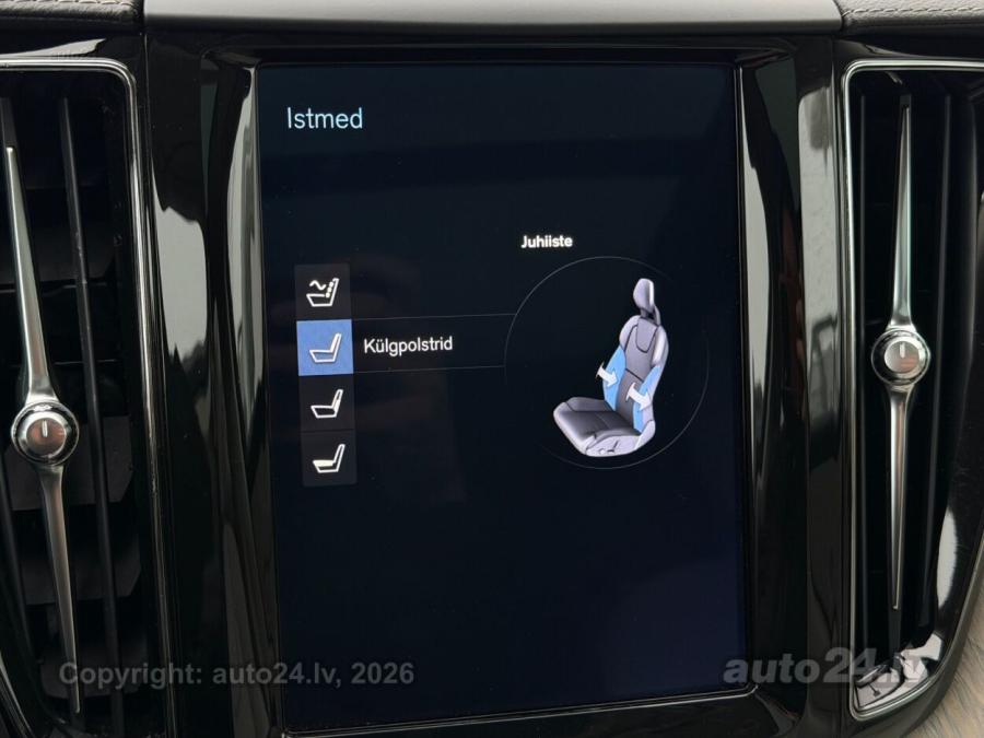 Melns Volvo XC60 2019 Pērnava, ar dzinēja tilpumu 2.00 L un nobraukumu 126 tūkst. km par 31900 €, foto 16 vietnē AUTOMOTO.COM.LV