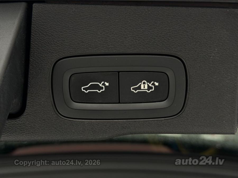 Melns Volvo XC60 2019 Pērnava, ar dzinēja tilpumu 2.00 L un nobraukumu 126 tūkst. km par 31900 €, foto 28 vietnē AUTOMOTO.COM.LV