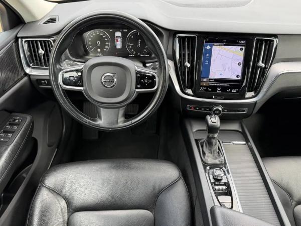 Black Volvo XC60 2020 in Riga, with an engine capacity of 2.00 L and mileage of 181 thousand km for 12900 €, photo 6 on AUTOMOTO.COM.LV