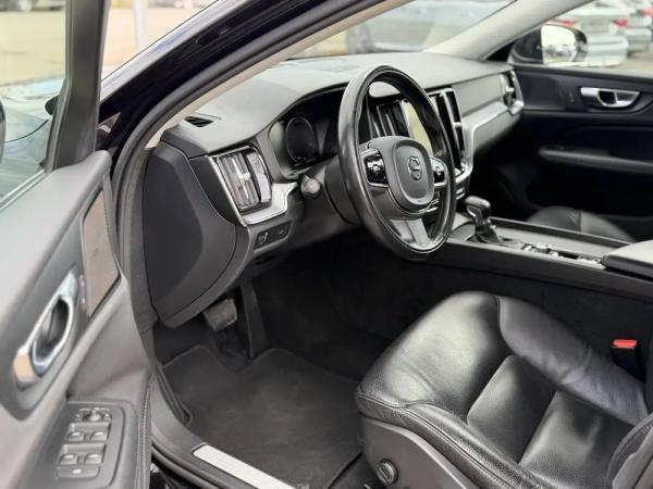 Black Volvo XC60 2020 in Riga, with an engine capacity of 2.00 L and mileage of 181 thousand km for 12900 €, photo 9 on AUTOMOTO.COM.LV
