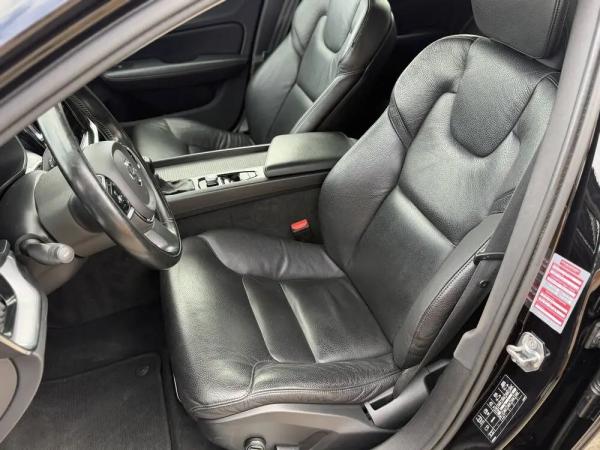 Black Volvo XC60 2020 in Riga, with an engine capacity of 2.00 L and mileage of 181 thousand km for 12900 €, photo 10 on AUTOMOTO.COM.LV