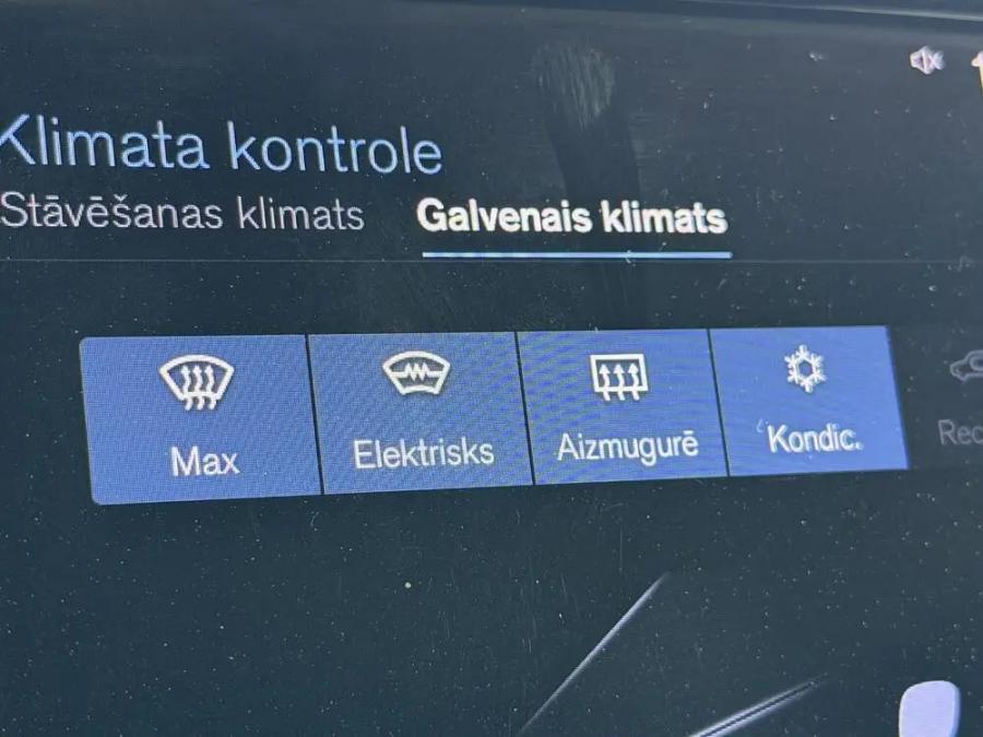 Black Volvo XC60 2020 in Riga, with an engine capacity of 2.00 L and mileage of 181 thousand km for 12900 €, photo 15 on AUTOMOTO.COM.LV