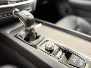Black Volvo XC60 2020 in Riga, with an engine capacity of 2.00 L and mileage of 181 thousand km for 12900 €, photo 17 on AUTOMOTO.COM.LV