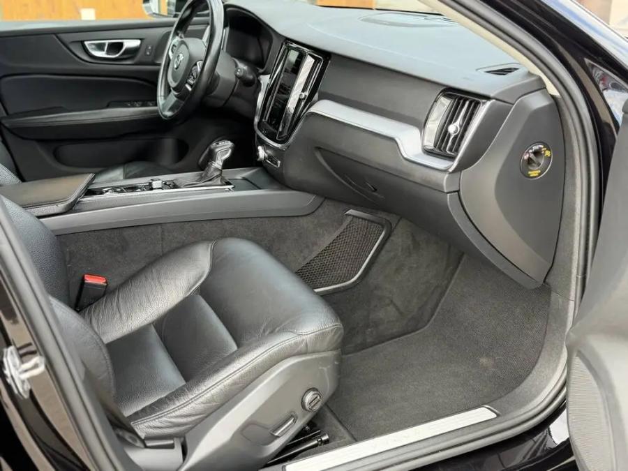 Black Volvo XC60 2020 in Riga, with an engine capacity of 2.00 L and mileage of 181 thousand km for 12900 €, photo 18 on AUTOMOTO.COM.LV