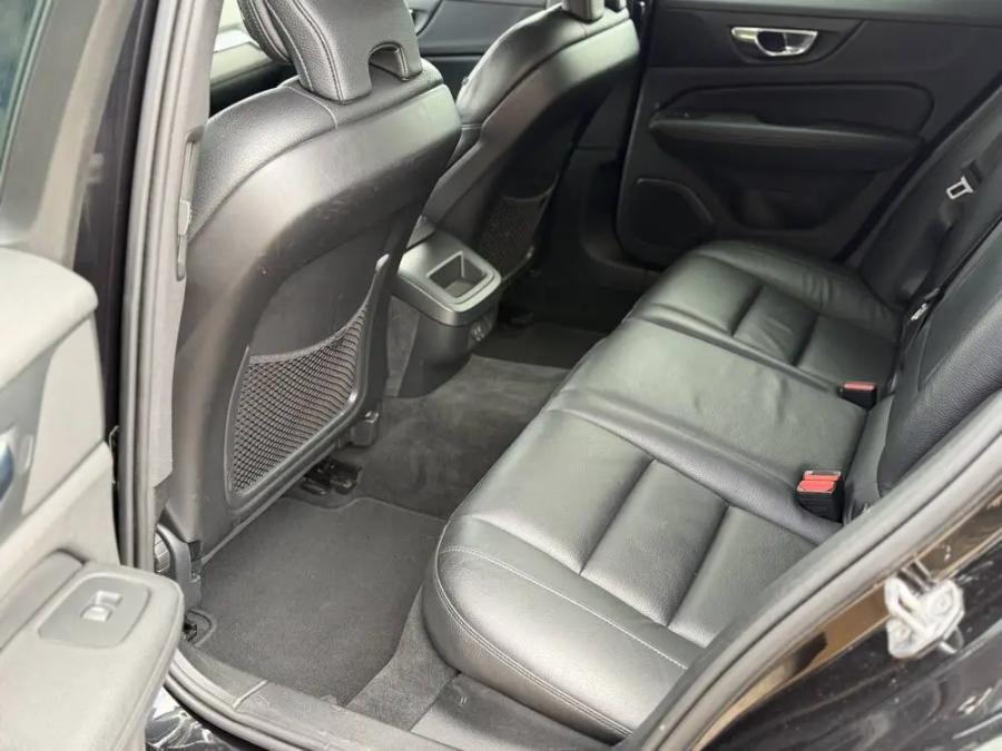 Black Volvo XC60 2020 in Riga, with an engine capacity of 2.00 L and mileage of 181 thousand km for 12900 €, photo 20 on AUTOMOTO.COM.LV