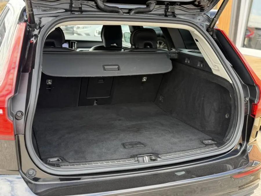 Black Volvo XC60 2020 in Riga, with an engine capacity of 2.00 L and mileage of 181 thousand km for 12900 €, photo 21 on AUTOMOTO.COM.LV
