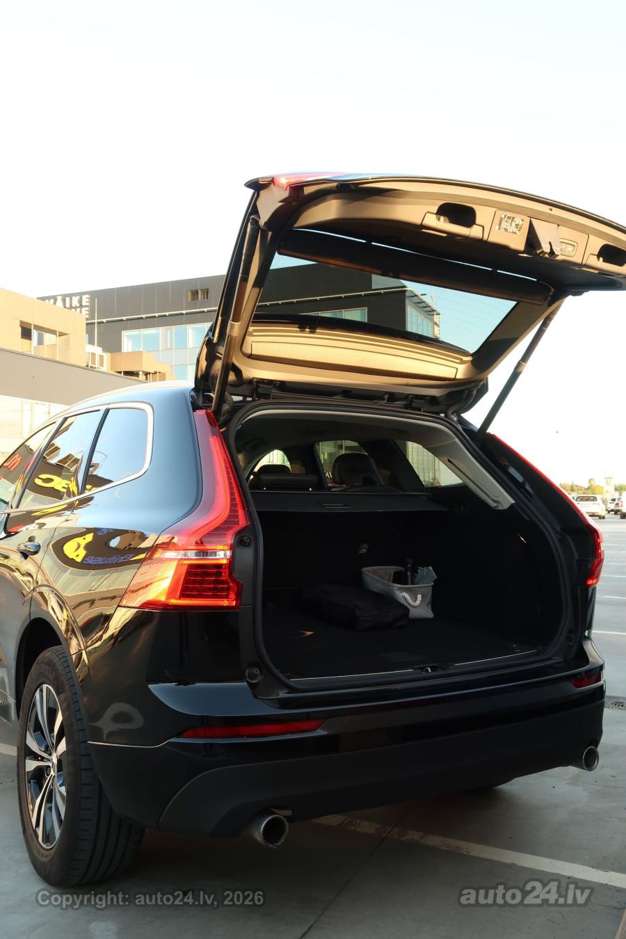 Melns Volvo XC60 2020 Tallina, ar dzinēja tilpumu 2.00 L un nobraukumu 93 tūkst. km par 30500 €, foto 7 vietnē AUTOMOTO.COM.LV