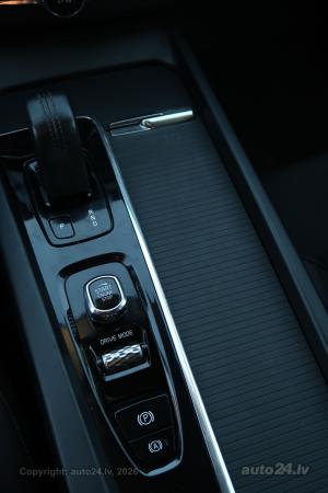 Melns Volvo XC60 2020 Tallina, ar dzinēja tilpumu 2.00 L un nobraukumu 93 tūkst. km par 30500 €, foto 14 vietnē AUTOMOTO.COM.LV