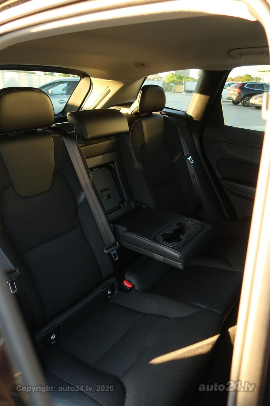 Melns Volvo XC60 2020 Tallina, ar dzinēja tilpumu 2.00 L un nobraukumu 93 tūkst. km par 30500 €, foto 16 vietnē AUTOMOTO.COM.LV