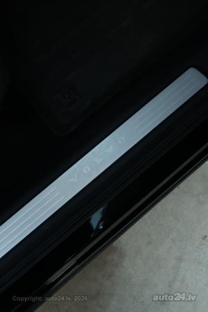 Melns Volvo XC60 2020 Tallina, ar dzinēja tilpumu 2.00 L un nobraukumu 93 tūkst. km par 30500 €, foto 17 vietnē AUTOMOTO.COM.LV