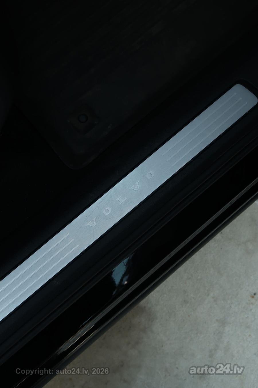 Melns Volvo XC60 2020 Tallina, ar dzinēja tilpumu 2.00 L un nobraukumu 93 tūkst. km par 30500 €, foto 17 vietnē AUTOMOTO.COM.LV