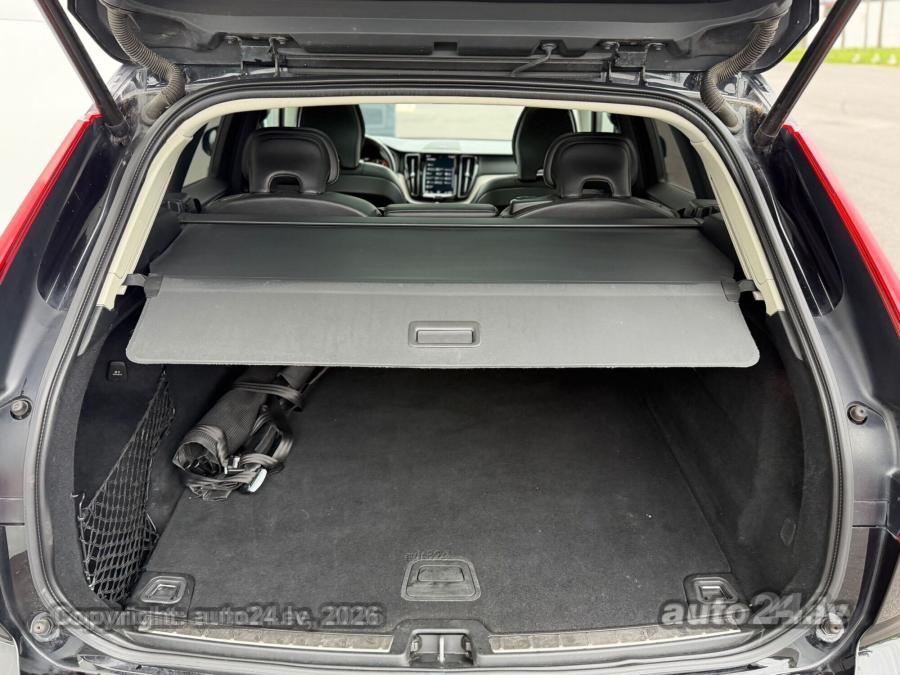 Black Volvo XC60 2020 in Tallinn, with an engine capacity of 2.00 L and mileage of 181 thousand km for 25500 €, photo 13 on AUTOMOTO.COM.LV