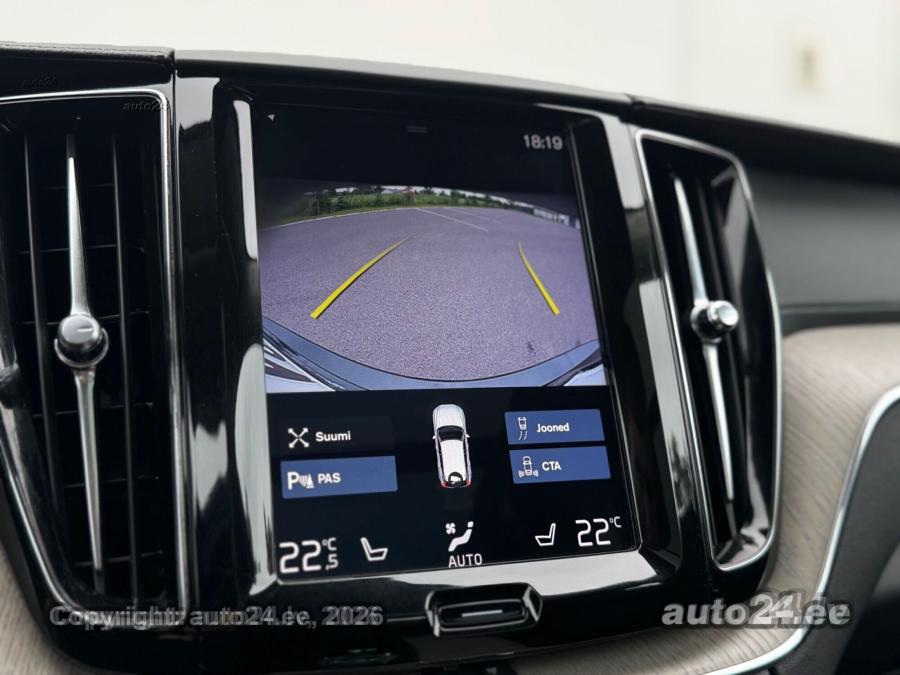 Black Volvo XC60 2020 in Tallinn, with an engine capacity of 2.00 L and mileage of 181 thousand km for 25500 €, photo 15 on AUTOMOTO.COM.LV