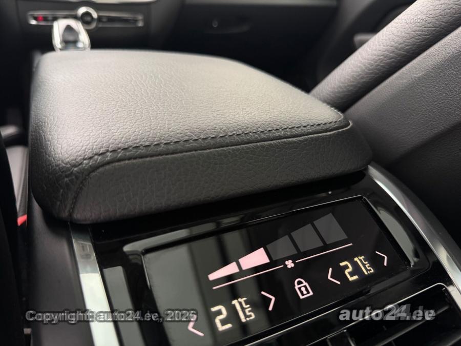 Black Volvo XC60 2020 in Tallinn, with an engine capacity of 2.00 L and mileage of 181 thousand km for 25500 €, photo 20 on AUTOMOTO.COM.LV