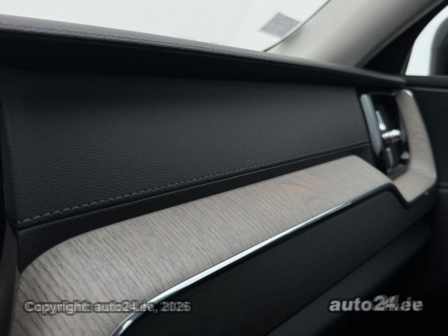 Black Volvo XC60 2020 in Tallinn, with an engine capacity of 2.00 L and mileage of 181 thousand km for 25500 €, photo 22 on AUTOMOTO.COM.LV