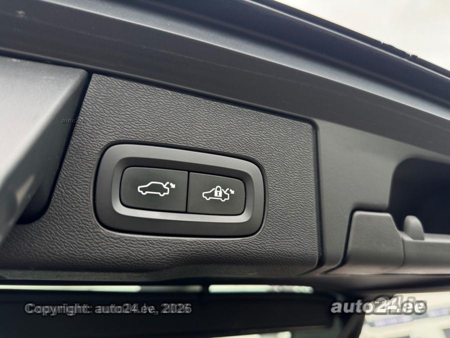 Black Volvo XC60 2020 in Tallinn, with an engine capacity of 2.00 L and mileage of 181 thousand km for 25500 €, photo 23 on AUTOMOTO.COM.LV