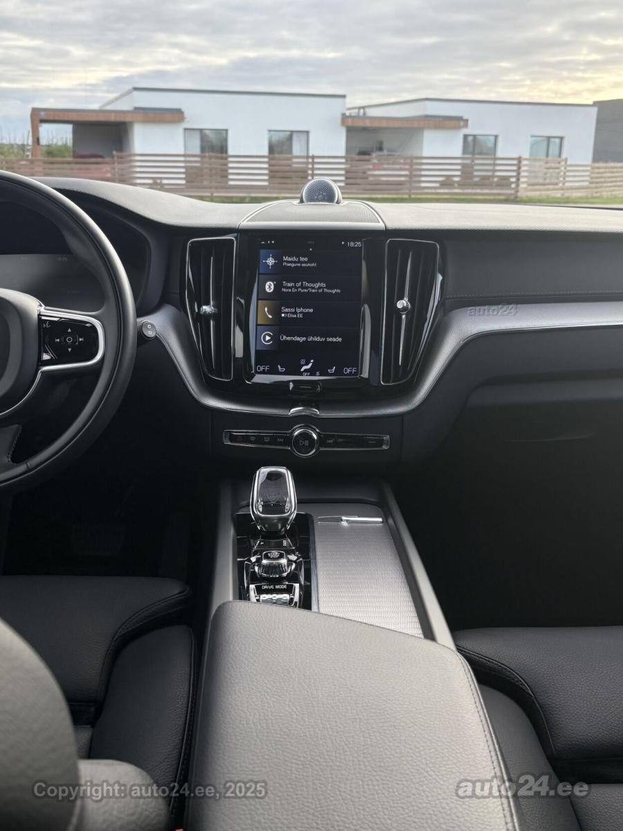 Melns Volvo XC60 2021 Tallina, ar dzinēja tilpumu 2.00 L un nobraukumu 80 tūkst. km par 45250 €, foto 12 vietnē AUTOMOTO.COM.LV