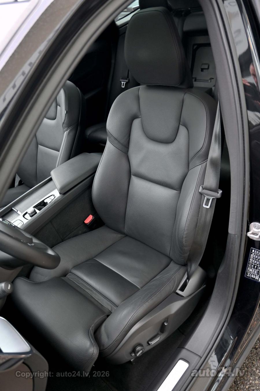 Black Volvo XC60 2022 in Tallinn, with an engine capacity of 2.00 L and mileage of 128 thousand km for 34890 €, photo 10 on AUTOMOTO.COM.LV