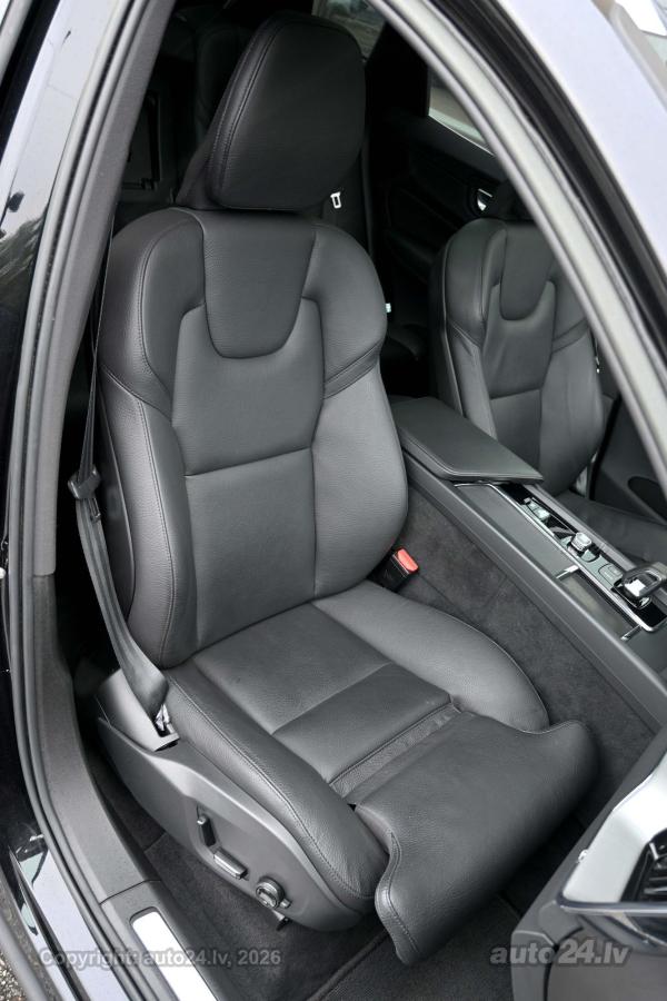 Black Volvo XC60 2022 in Tallinn, with an engine capacity of 2.00 L and mileage of 128 thousand km for 34890 €, photo 11 on AUTOMOTO.COM.LV