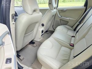 Zils Volvo XC60 2009 Rīga, ar dzinēja tilpumu 2.40 L un nobraukumu 284 tūkst. km par 10970 €, foto 9 vietnē AUTOMOTO.COM.LV