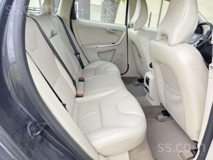 Zils Volvo XC60 2009 Rīga, ar dzinēja tilpumu 2.40 L un nobraukumu 284 tūkst. km par 10970 €, foto 10 vietnē AUTOMOTO.COM.LV