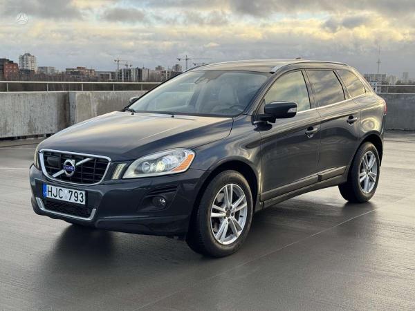 Zils Volvo XC60 2009 Viļņa, ar dzinēja tilpumu 2.40 L un nobraukumu 375 tūkst. km par 6500 €, foto 1 vietnē AUTOMOTO.COM.LV
