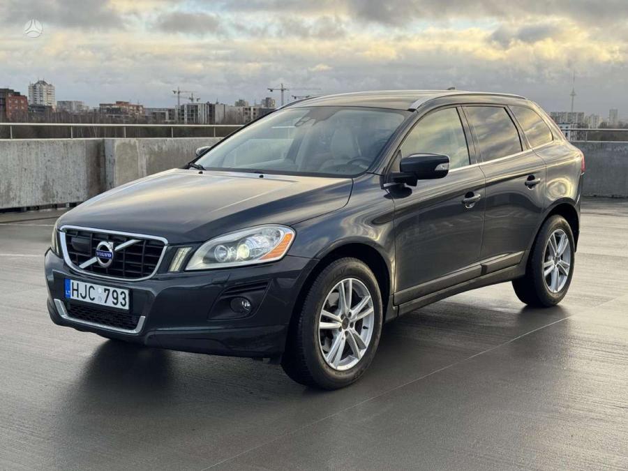 Zils Volvo XC60 2009 Viļņa, ar dzinēja tilpumu 2.40 L un nobraukumu 375 tūkst. km par 6500 €, foto 1 vietnē AUTOMOTO.COM.LV