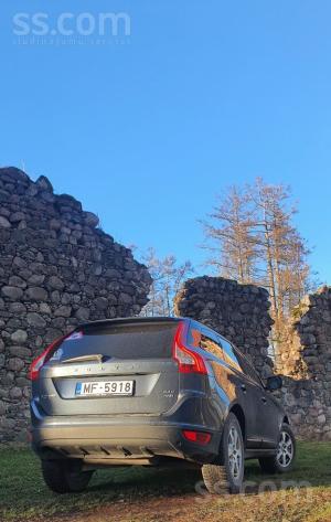 Zils Volvo XC60 2009 Valka, ar dzinēja tilpumu 2.40 L un nobraukumu 243 tūkst. km par 7300 €, foto  vietnē AUTOMOTO.COM.LV