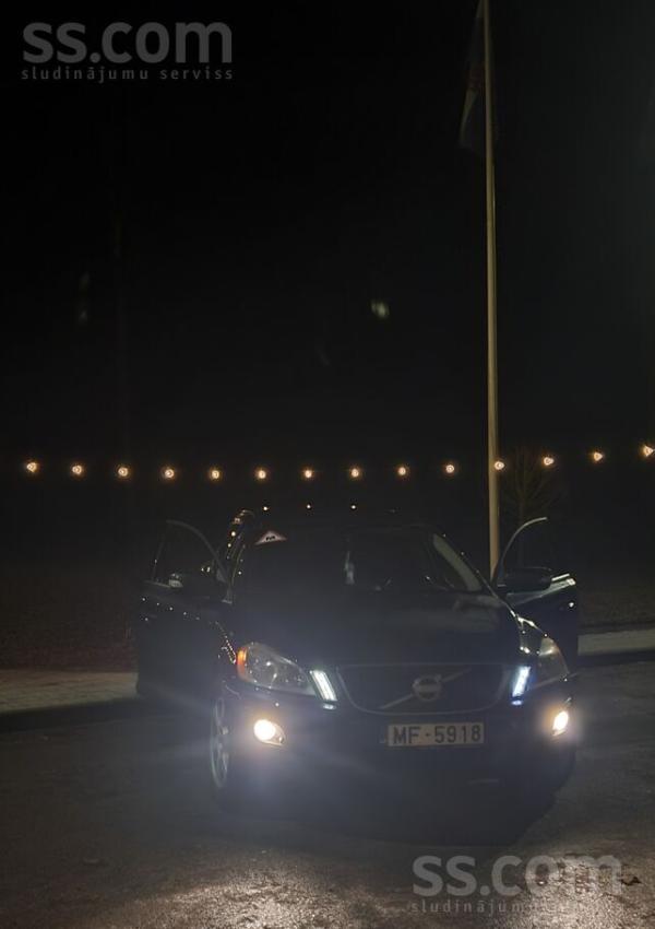 Blue Volvo XC60 2009 in Valka, with an engine capacity of 2.40 L and mileage of 243 thousand km for 7300 €, photo 5 on AUTOMOTO.COM.LV