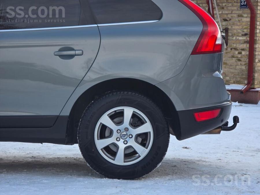 Blue Volvo XC60 2009 in Riga, with an engine capacity of 2.40 L and mileage of 0 thousand km for 8350 €, photo 10 on AUTOMOTO.COM.LV