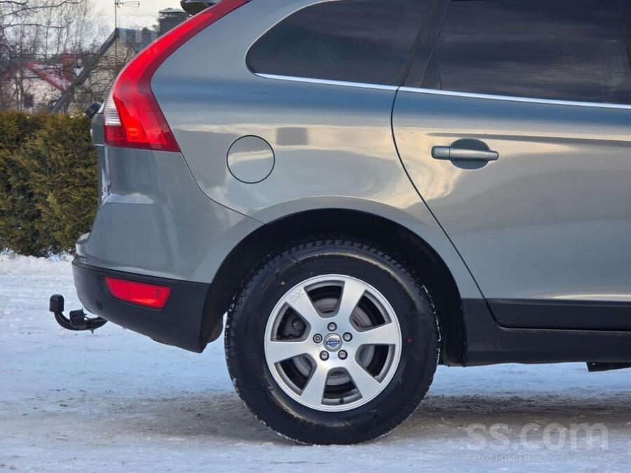 Blue Volvo XC60 2009 in Riga, with an engine capacity of 2.40 L and mileage of 0 thousand km for 8350 €, photo 11 on AUTOMOTO.COM.LV
