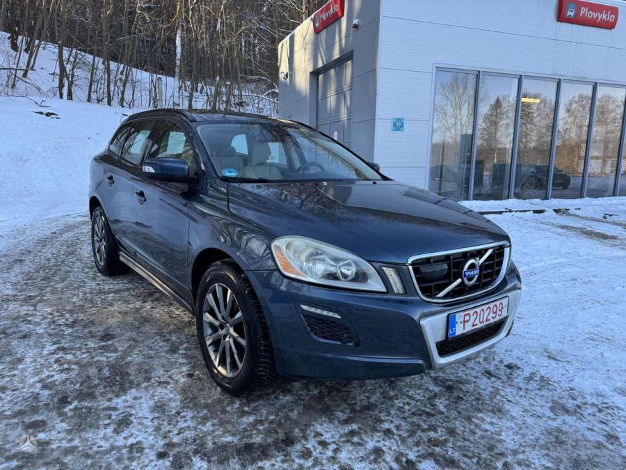 Blue Volvo XC60 2009 in Alytus, with an engine capacity of 2.40 L and mileage of 295 thousand km for 5950 €, photo 2 on AUTOMOTO.COM.LV