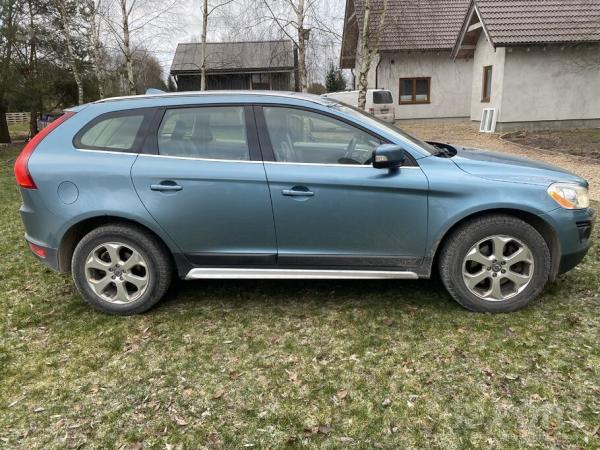 Zils Volvo XC60 2009 Rīga, ar dzinēja tilpumu 2.40 L un nobraukumu 235 tūkst. km par 5450 €, foto 4 vietnē AUTOMOTO.COM.LV