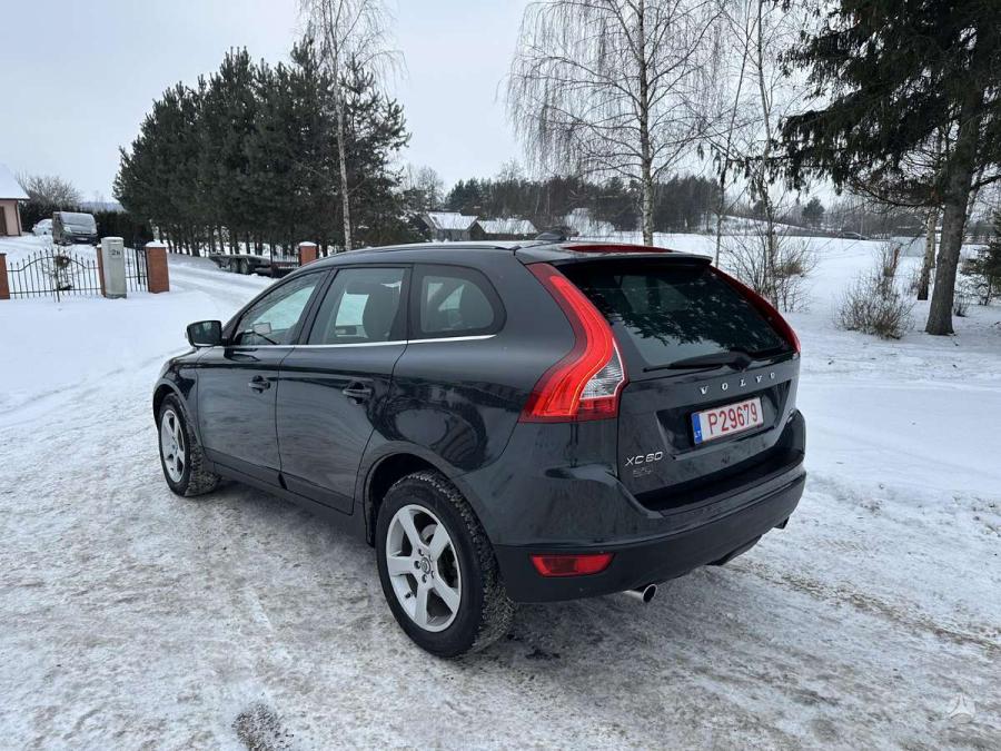 Blue Volvo XC60 2009 in Alytus, with an engine capacity of 2.40 L and mileage of 270 thousand km for 7950 €, photo 5 on AUTOMOTO.COM.LV