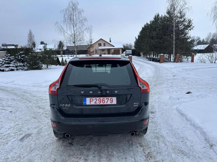 Blue Volvo XC60 2009 in Alytus, with an engine capacity of 2.40 L and mileage of 270 thousand km for 7950 €, photo 8 on AUTOMOTO.COM.LV