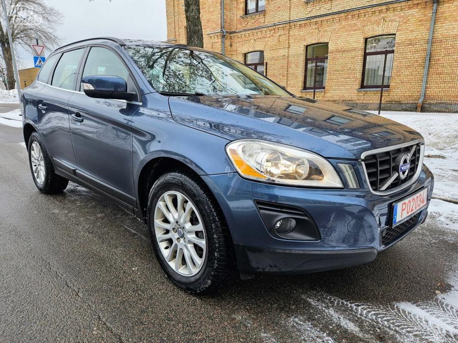 Blue Volvo XC60 2009 in Vilnius, with an engine capacity of 2.40 L and mileage of 309 thousand km for 6250 €, photo 1 on AUTOMOTO.COM.LV