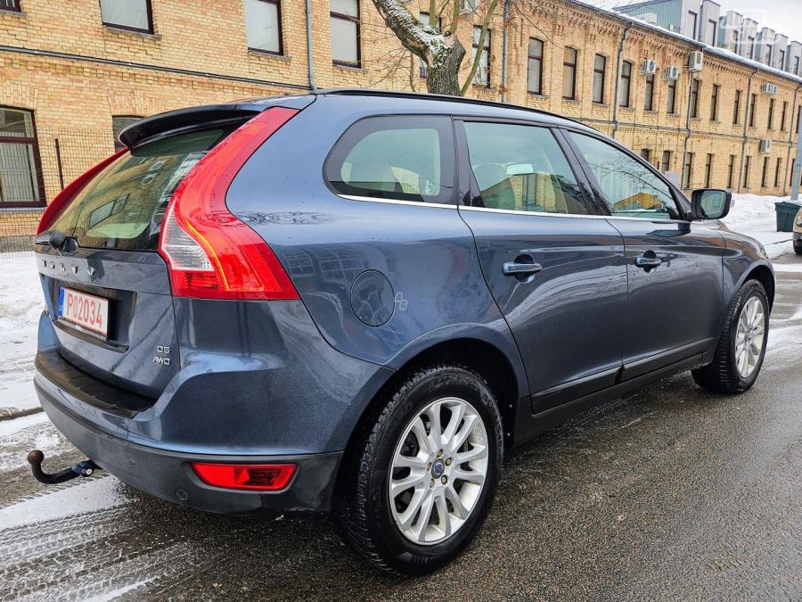 Blue Volvo XC60 2009 in Vilnius, with an engine capacity of 2.40 L and mileage of 309 thousand km for 6250 €, photo 3 on AUTOMOTO.COM.LV