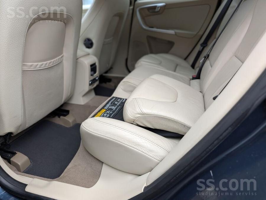 Zils Volvo XC60 2009 Jūrmala, ar dzinēja tilpumu 2.40 L un nobraukumu 270 tūkst. km par 9450 €, foto 16 vietnē AUTOMOTO.COM.LV