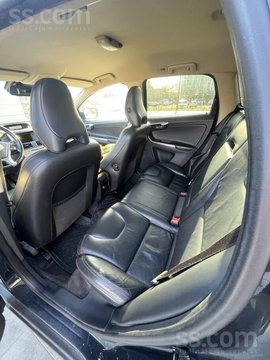 Zils Volvo XC60 2009 Rīga, ar dzinēja tilpumu 2.40 L un nobraukumu 416 tūkst. km par 4990 €, foto 9 vietnē AUTOMOTO.COM.LV