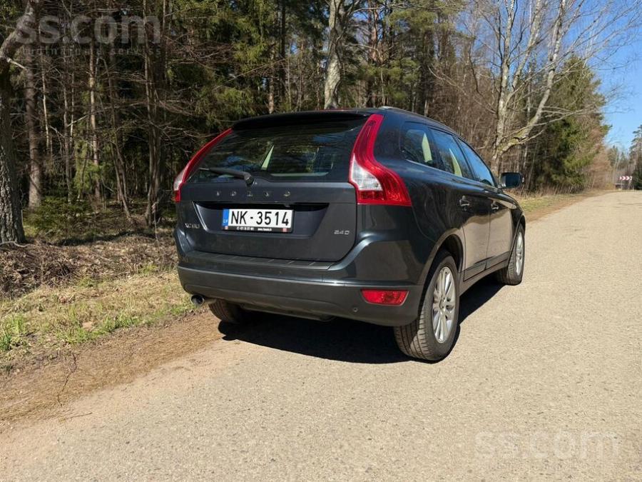 Blue Volvo XC60 2009 in Limbazi, with an engine capacity of 2.40 L and mileage of 338 thousand km for 7200 €, photo 3 on AUTOMOTO.COM.LV