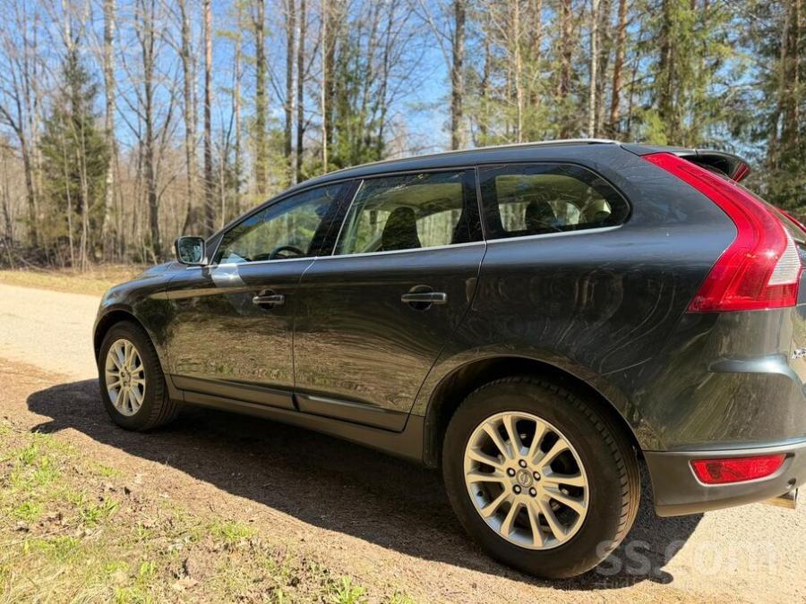 Blue Volvo XC60 2009 in Limbazi, with an engine capacity of 2.40 L and mileage of 338 thousand km for 7200 €, photo 4 on AUTOMOTO.COM.LV