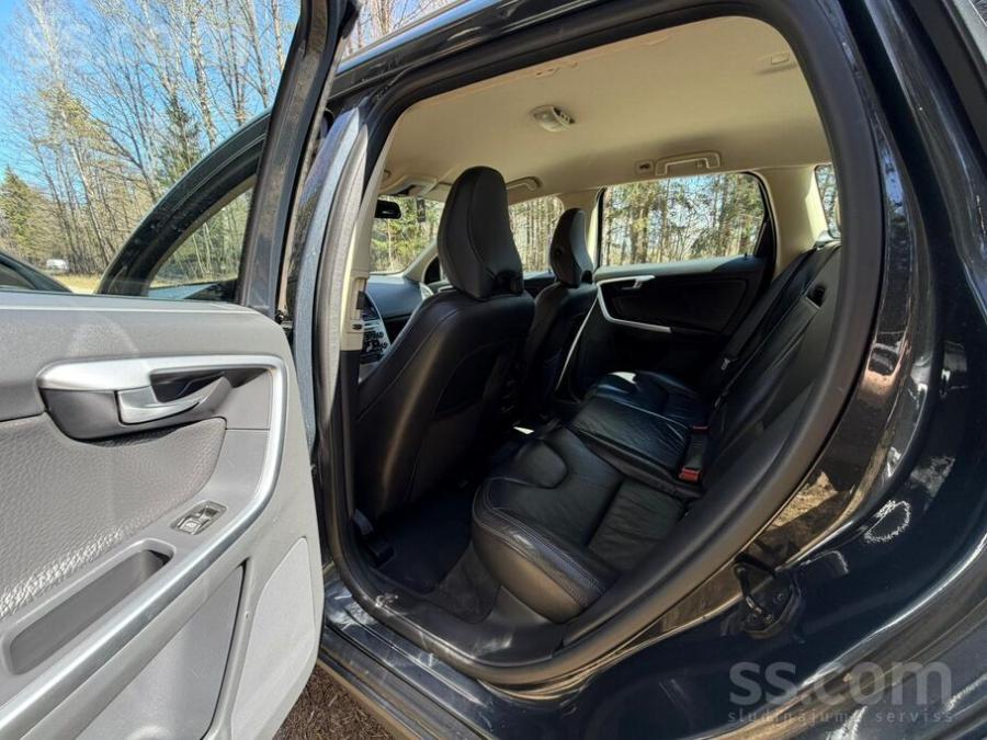 Blue Volvo XC60 2009 in Limbazi, with an engine capacity of 2.40 L and mileage of 338 thousand km for 7200 €, photo 6 on AUTOMOTO.COM.LV