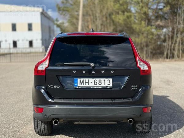 Blue Volvo XC60 2009 in Cesis, with an engine capacity of 2.40 L and mileage of 406 thousand km for 6290 €, photo 2 on AUTOMOTO.COM.LV