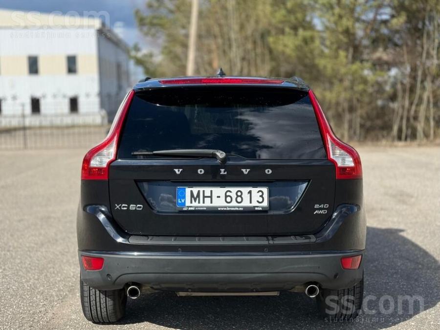 Blue Volvo XC60 2009 in Cesis, with an engine capacity of 2.40 L and mileage of 406 thousand km for 6290 €, photo 3 on AUTOMOTO.COM.LV